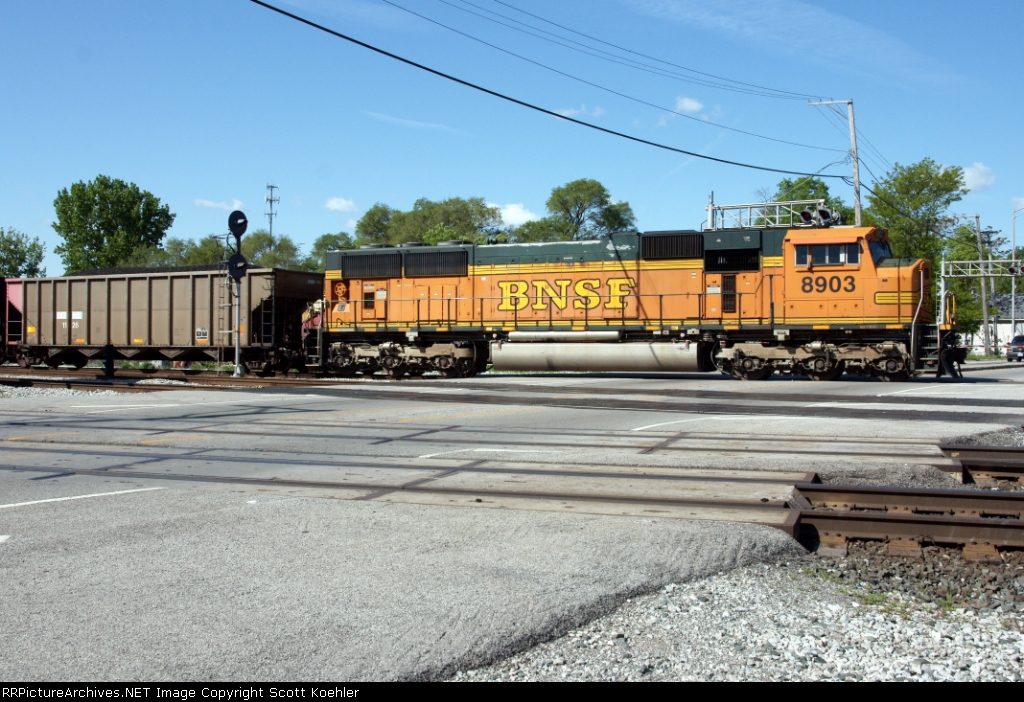 BNSF 8903